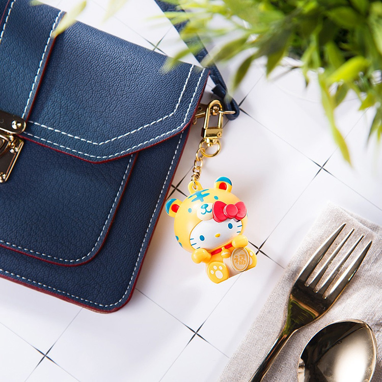 搖出好運氣！ KITTY搖搖籤筒造型悠遊卡小七獨家預購！ | beanfun!